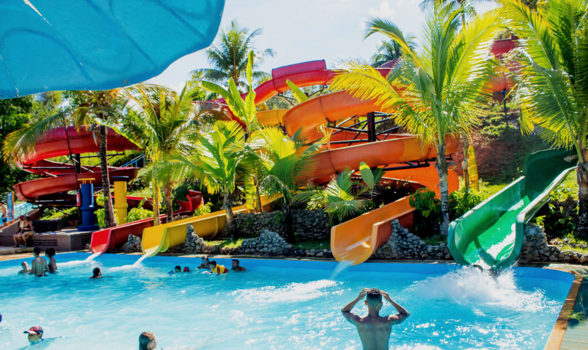 Mais diversão com as atrações do parque aquático Acquamania